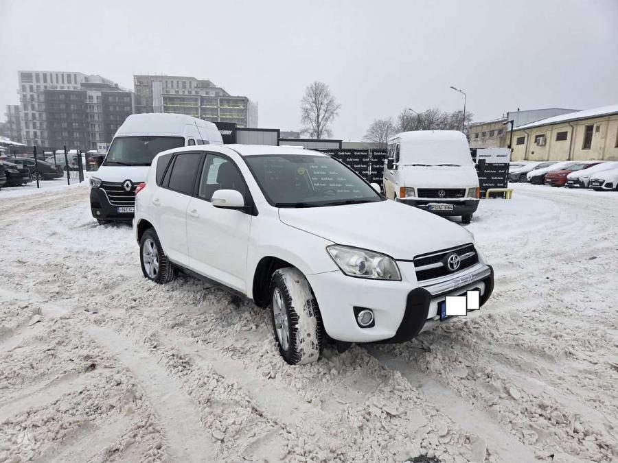 Balts Toyota RAV4 2010 Viļņa, ar dzinēja tilpumu 2.23 L un nobraukumu 180 tūkst. km par 5500 €, foto 9 vietnē AUTOMOTO.COM.LV