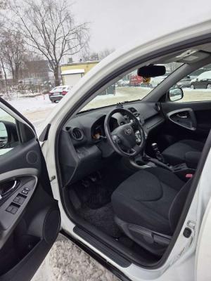 Balts Toyota RAV4 2010 Viļņa, ar dzinēja tilpumu 2.23 L un nobraukumu 180 tūkst. km par 5500 €, foto 12 vietnē AUTOMOTO.COM.LV
