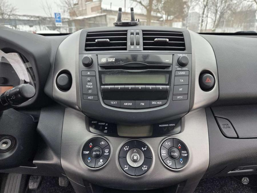 Balts Toyota RAV4 2010 Viļņa, ar dzinēja tilpumu 2.23 L un nobraukumu 180 tūkst. km par 5500 €, foto 22 vietnē AUTOMOTO.COM.LV
