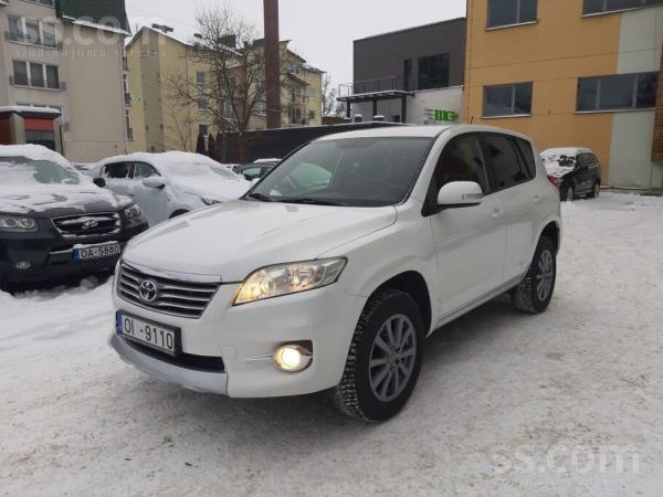 White Toyota RAV4 2010 in Daugavpils, with an engine capacity of 2.20 L and mileage of 0 thousand km for 7750 €, photo 1 on AUTOMOTO.COM.LV