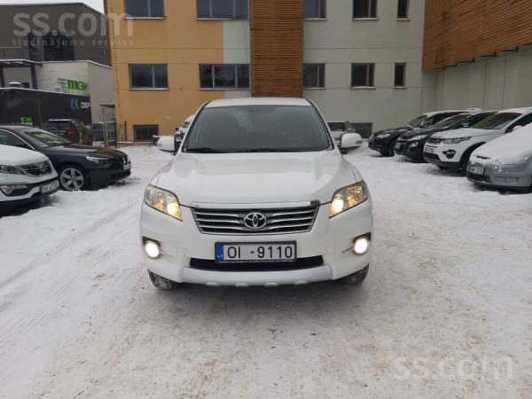 White Toyota RAV4 2010 in Daugavpils, with an engine capacity of 2.20 L and mileage of 0 thousand km for 7750 €, photo 2 on AUTOMOTO.COM.LV