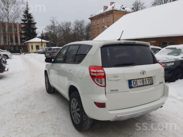 White Toyota RAV4 2010 in Daugavpils, with an engine capacity of 2.20 L and mileage of 0 thousand km for 7750 €, photo 8 on AUTOMOTO.COM.LV