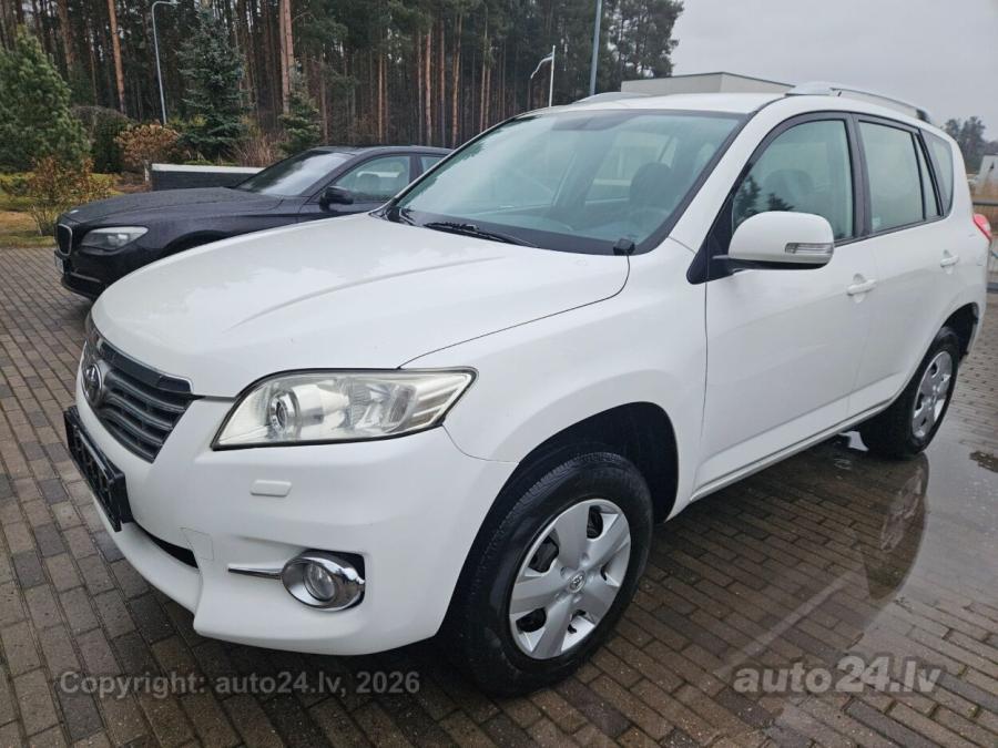 Balts Toyota RAV4 2010 Tartu, ar dzinēja tilpumu 2.20 L un nobraukumu 260 tūkst. km par 6790 €, foto 1 vietnē AUTOMOTO.COM.LV