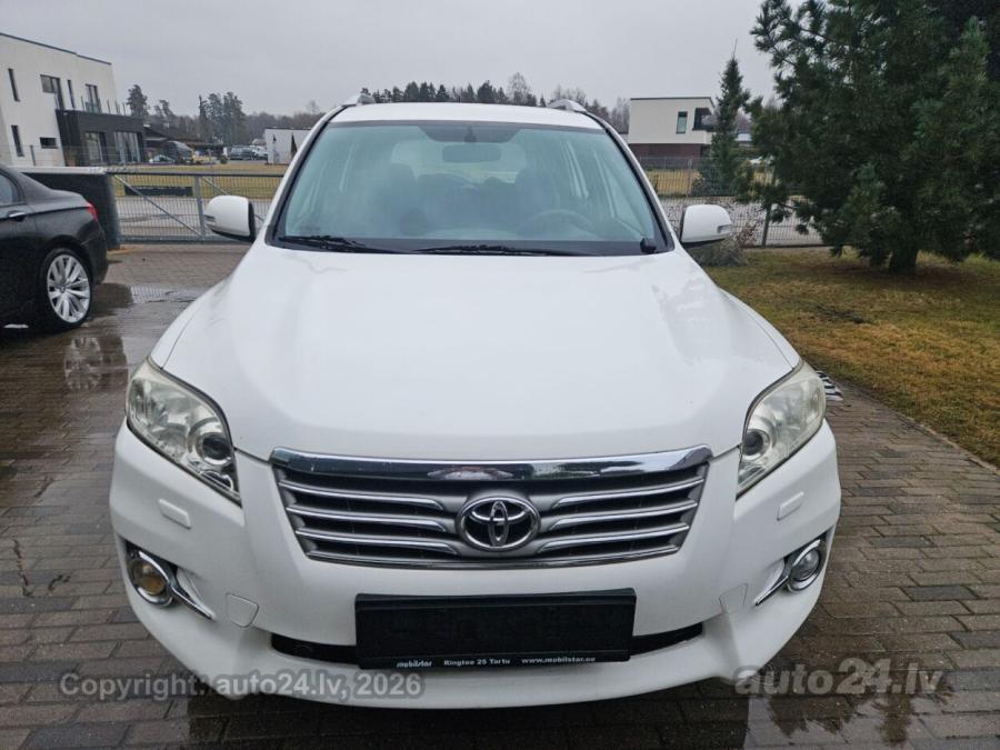 Balts Toyota RAV4 2010 Tartu, ar dzinēja tilpumu 2.20 L un nobraukumu 260 tūkst. km par 6790 €, foto 2 vietnē AUTOMOTO.COM.LV