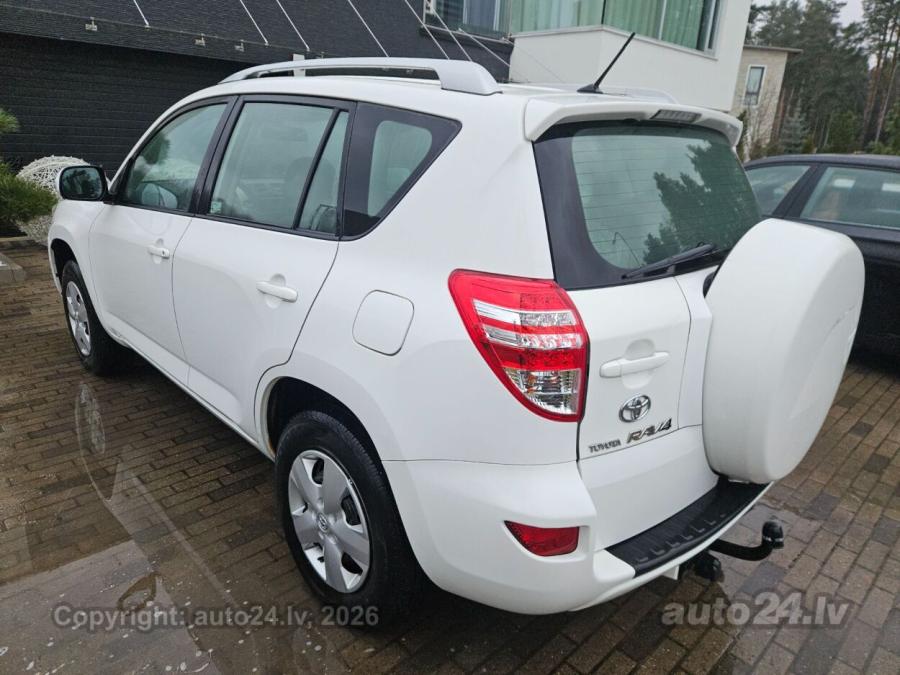 Balts Toyota RAV4 2010 Tartu, ar dzinēja tilpumu 2.20 L un nobraukumu 260 tūkst. km par 6790 €, foto 7 vietnē AUTOMOTO.COM.LV