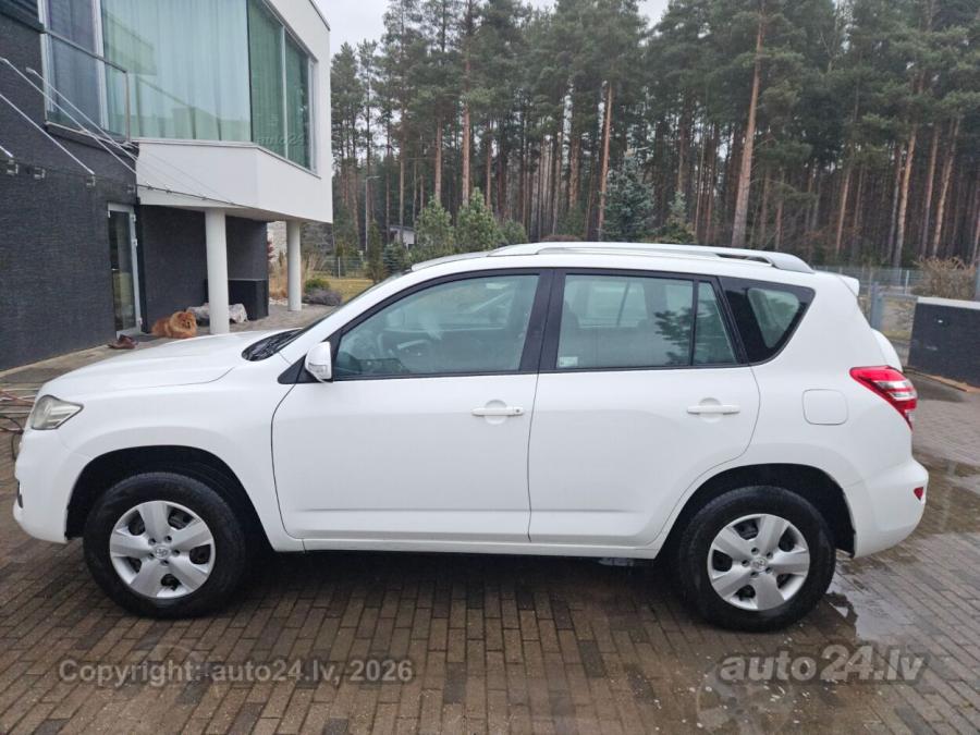 Balts Toyota RAV4 2010 Tartu, ar dzinēja tilpumu 2.20 L un nobraukumu 260 tūkst. km par 6790 €, foto 8 vietnē AUTOMOTO.COM.LV
