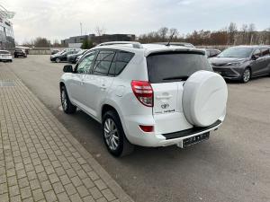 White Toyota RAV4 2010 in Kaunas, with an engine capacity of 2.20 L and mileage of 265 thousand km for 7700 €, photo  on AUTOMOTO.COM.LV