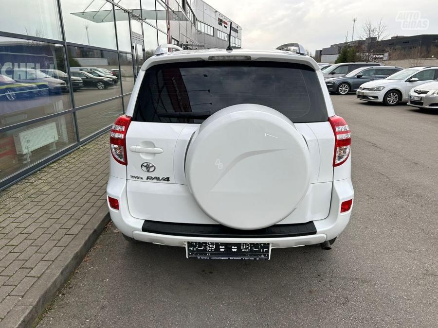 White Toyota RAV4 2010 in Kaunas, with an engine capacity of 2.20 L and mileage of 265 thousand km for 7700 €, photo 3 on AUTOMOTO.COM.LV