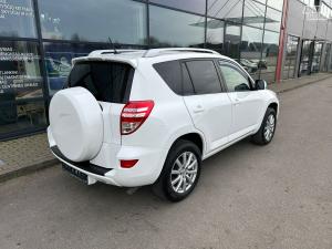 White Toyota RAV4 2010 in Kaunas, with an engine capacity of 2.20 L and mileage of 265 thousand km for 7700 €, photo 4 on AUTOMOTO.COM.LV