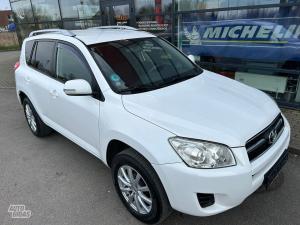 White Toyota RAV4 2010 in Kaunas, with an engine capacity of 2.20 L and mileage of 265 thousand km for 7700 €, photo 5 on AUTOMOTO.COM.LV