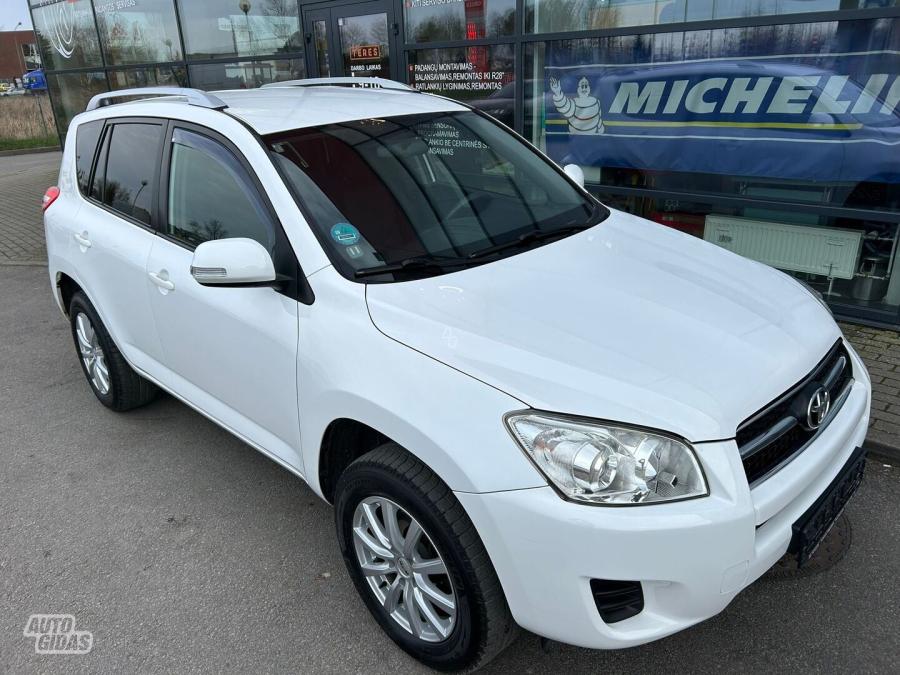 White Toyota RAV4 2010 in Kaunas, with an engine capacity of 2.20 L and mileage of 265 thousand km for 7700 €, photo 5 on AUTOMOTO.COM.LV
