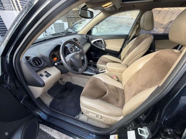 Balts Toyota RAV4 2010 Viļņa, ar dzinēja tilpumu 0.00 L un nobraukumu 122 tūkst. km par 8950 €, foto 7 vietnē AUTOMOTO.COM.LV