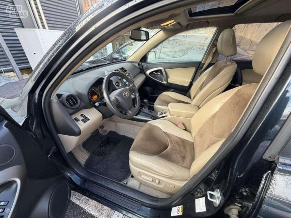 Balts Toyota RAV4 2010 Viļņa, ar dzinēja tilpumu 0.00 L un nobraukumu 122 tūkst. km par 8950 €, foto 8 vietnē AUTOMOTO.COM.LV
