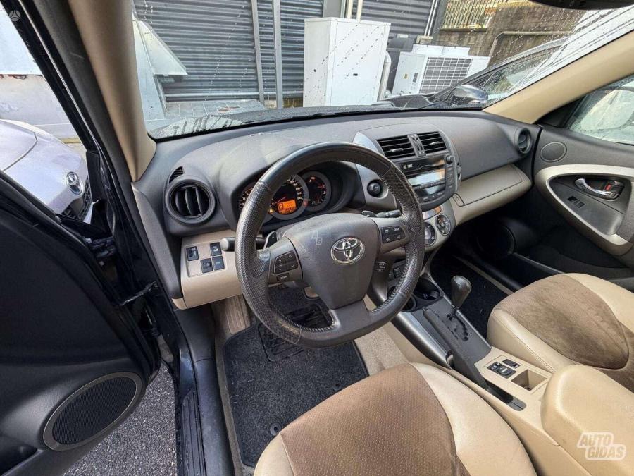 Balts Toyota RAV4 2010 Viļņa, ar dzinēja tilpumu 0.00 L un nobraukumu 122 tūkst. km par 8950 €, foto 12 vietnē AUTOMOTO.COM.LV