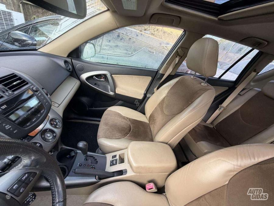 Balts Toyota RAV4 2010 Viļņa, ar dzinēja tilpumu 0.00 L un nobraukumu 122 tūkst. km par 8950 €, foto 14 vietnē AUTOMOTO.COM.LV