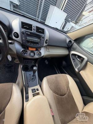 Balts Toyota RAV4 2010 Viļņa, ar dzinēja tilpumu 0.00 L un nobraukumu 122 tūkst. km par 8950 €, foto 15 vietnē AUTOMOTO.COM.LV