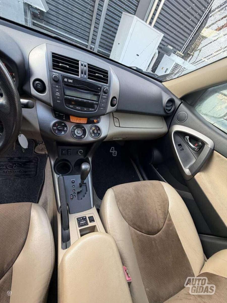 Balts Toyota RAV4 2010 Viļņa, ar dzinēja tilpumu 0.00 L un nobraukumu 122 tūkst. km par 8950 €, foto 15 vietnē AUTOMOTO.COM.LV