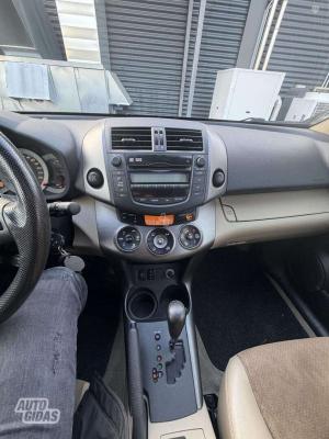 Balts Toyota RAV4 2010 Viļņa, ar dzinēja tilpumu 0.00 L un nobraukumu 122 tūkst. km par 8950 €, foto 25 vietnē AUTOMOTO.COM.LV