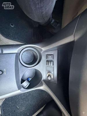 Balts Toyota RAV4 2010 Viļņa, ar dzinēja tilpumu 0.00 L un nobraukumu 122 tūkst. km par 8950 €, foto 26 vietnē AUTOMOTO.COM.LV