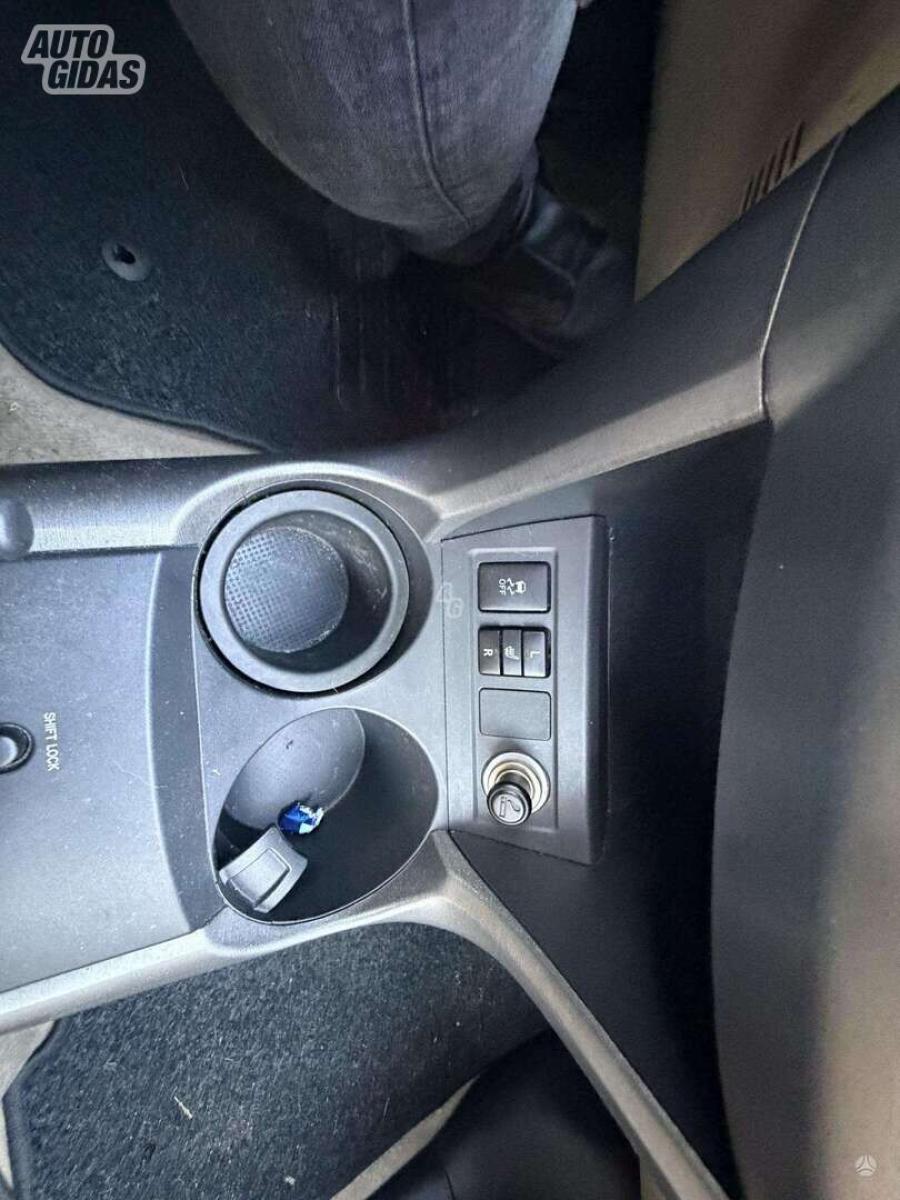 Balts Toyota RAV4 2010 Viļņa, ar dzinēja tilpumu 0.00 L un nobraukumu 122 tūkst. km par 8950 €, foto 26 vietnē AUTOMOTO.COM.LV