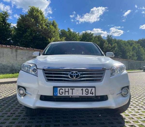 Balts Toyota RAV4 2010 Kauņa, ar dzinēja tilpumu 2.23 L un nobraukumu 186 tūkst. km par 8300 €, foto 3 vietnē AUTOMOTO.COM.LV
