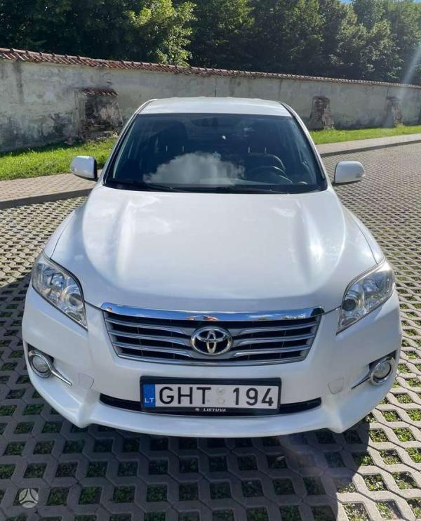 Balts Toyota RAV4 2010 Kauņa, ar dzinēja tilpumu 2.23 L un nobraukumu 186 tūkst. km par 8300 €, foto 4 vietnē AUTOMOTO.COM.LV