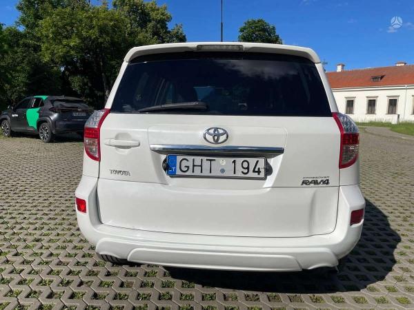 Balts Toyota RAV4 2010 Kauņa, ar dzinēja tilpumu 2.23 L un nobraukumu 186 tūkst. km par 8300 €, foto 9 vietnē AUTOMOTO.COM.LV