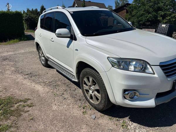 Balts Toyota RAV4 2010 Kauņa, ar dzinēja tilpumu 2.20 L un nobraukumu 285 tūkst. km par 7500 €, foto 3 vietnē AUTOMOTO.COM.LV
