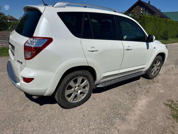 Balts Toyota RAV4 2010 Kauņa, ar dzinēja tilpumu 2.20 L un nobraukumu 285 tūkst. km par 7500 €, foto 4 vietnē AUTOMOTO.COM.LV