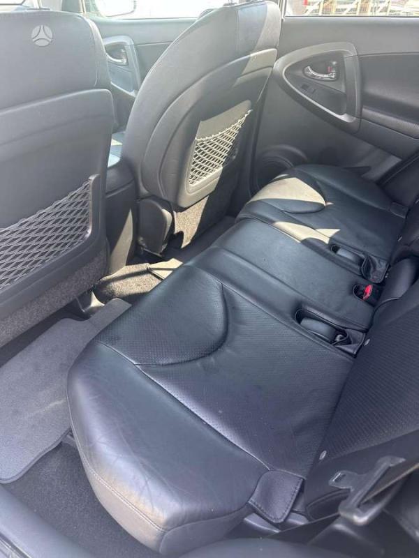 Balts Toyota RAV4 2010 Kauņa, ar dzinēja tilpumu 2.20 L un nobraukumu 285 tūkst. km par 7500 €, foto 7 vietnē AUTOMOTO.COM.LV