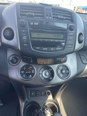 White Toyota RAV4 2010 in Kaunas, with an engine capacity of 2.20 L and mileage of 285 thousand km for 7500 €, photo 13 on AUTOMOTO.COM.LV