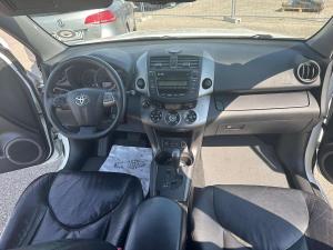 White Toyota RAV4 2010 in Kaunas, with an engine capacity of 2.20 L and mileage of 285 thousand km for 7500 €, photo 16 on AUTOMOTO.COM.LV