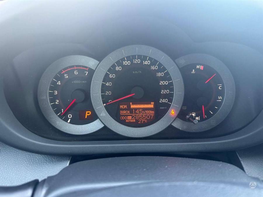 White Toyota RAV4 2010 in Kaunas, with an engine capacity of 2.20 L and mileage of 285 thousand km for 7500 €, photo 18 on AUTOMOTO.COM.LV
