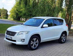 Balts Toyota RAV4 2010 Šauļi, ar dzinēja tilpumu 2.20 L un nobraukumu 290 tūkst. km par 5750 €, foto 3 vietnē AUTOMOTO.COM.LV
