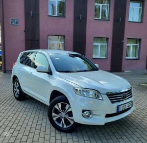 Balts Toyota RAV4 2010 Šauļi, ar dzinēja tilpumu 2.20 L un nobraukumu 290 tūkst. km par 5750 €, foto 12 vietnē AUTOMOTO.COM.LV