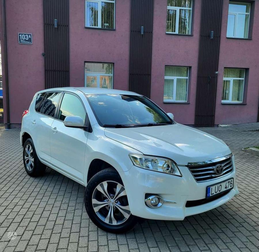 Balts Toyota RAV4 2010 Šauļi, ar dzinēja tilpumu 2.20 L un nobraukumu 290 tūkst. km par 5750 €, foto 12 vietnē AUTOMOTO.COM.LV