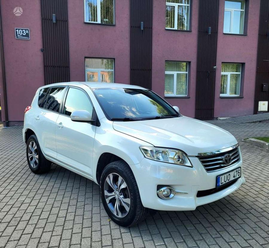 Balts Toyota RAV4 2010 Šauļi, ar dzinēja tilpumu 2.20 L un nobraukumu 290 tūkst. km par 5750 €, foto 13 vietnē AUTOMOTO.COM.LV