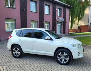 Balts Toyota RAV4 2010 Šauļi, ar dzinēja tilpumu 2.20 L un nobraukumu 290 tūkst. km par 5750 €, foto 14 vietnē AUTOMOTO.COM.LV