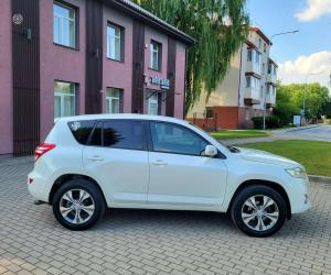 Balts Toyota RAV4 2010 Šauļi, ar dzinēja tilpumu 2.20 L un nobraukumu 290 tūkst. km par 5750 €, foto 15 vietnē AUTOMOTO.COM.LV