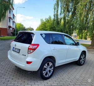 Balts Toyota RAV4 2010 Šauļi, ar dzinēja tilpumu 2.20 L un nobraukumu 290 tūkst. km par 5750 €, foto 16 vietnē AUTOMOTO.COM.LV