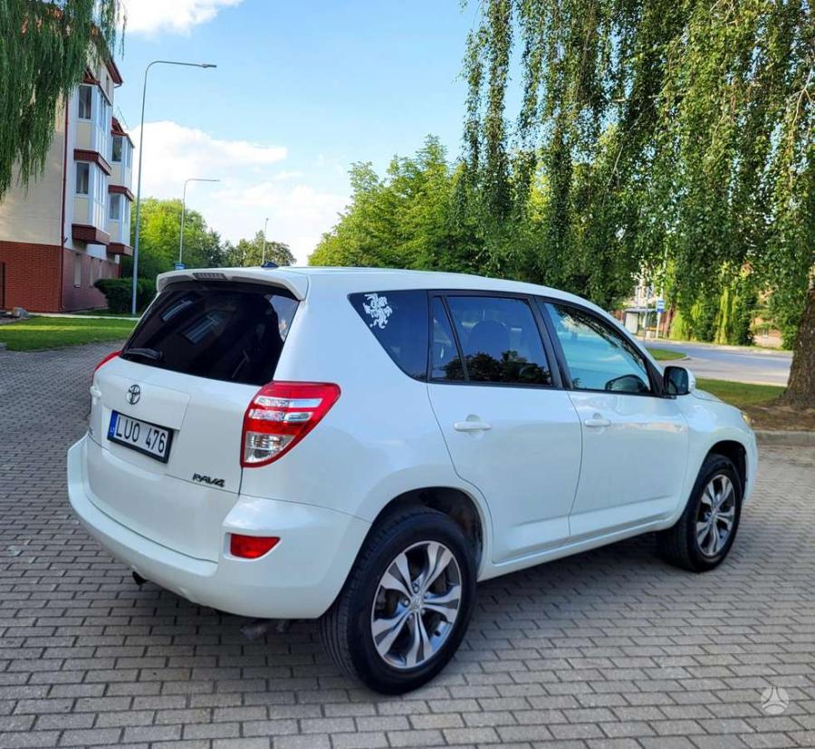 Balts Toyota RAV4 2010 Šauļi, ar dzinēja tilpumu 2.20 L un nobraukumu 290 tūkst. km par 5750 €, foto 16 vietnē AUTOMOTO.COM.LV