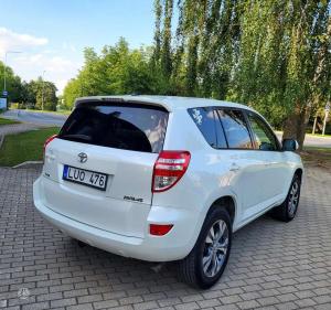 Balts Toyota RAV4 2010 Šauļi, ar dzinēja tilpumu 2.20 L un nobraukumu 290 tūkst. km par 5750 €, foto 17 vietnē AUTOMOTO.COM.LV