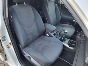 Balts Toyota RAV4 2010 Šauļi, ar dzinēja tilpumu 2.20 L un nobraukumu 290 tūkst. km par 5750 €, foto 25 vietnē AUTOMOTO.COM.LV
