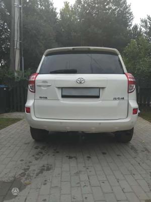 White Toyota RAV4 2010 in Vilnius, with an engine capacity of 2.20 L and mileage of 179 thousand km for 4700 €, photo 3 on AUTOMOTO.COM.LV