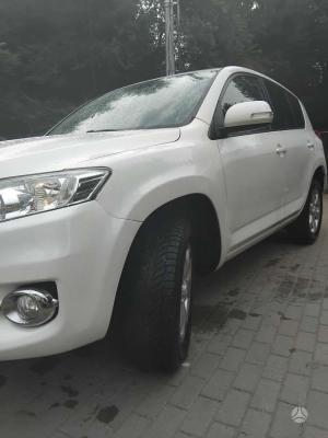 White Toyota RAV4 2010 in Vilnius, with an engine capacity of 2.20 L and mileage of 179 thousand km for 4700 €, photo 5 on AUTOMOTO.COM.LV