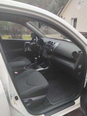 White Toyota RAV4 2010 in Vilnius, with an engine capacity of 2.20 L and mileage of 179 thousand km for 4700 €, photo 9 on AUTOMOTO.COM.LV