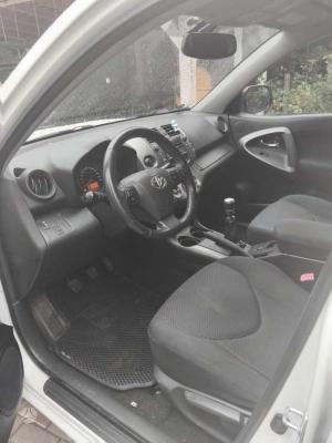 White Toyota RAV4 2010 in Vilnius, with an engine capacity of 2.20 L and mileage of 179 thousand km for 4700 €, photo 11 on AUTOMOTO.COM.LV