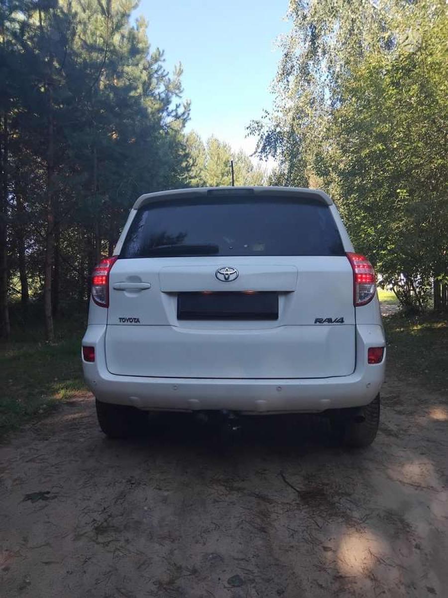 White Toyota RAV4 2010 in Vilnius, with an engine capacity of 2.20 L and mileage of 179 thousand km for 4700 €, photo 12 on AUTOMOTO.COM.LV