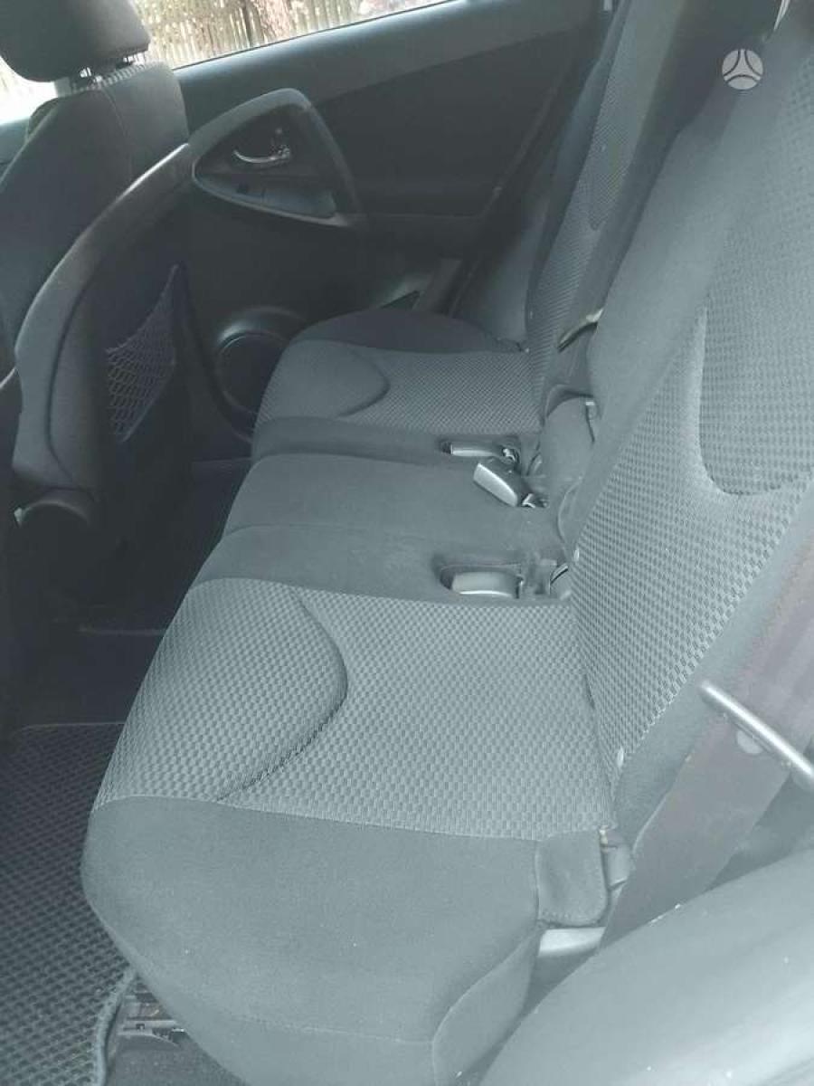 White Toyota RAV4 2010 in Vilnius, with an engine capacity of 2.20 L and mileage of 179 thousand km for 4700 €, photo 16 on AUTOMOTO.COM.LV