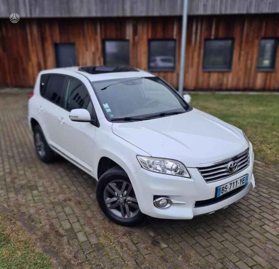 Balts Toyota RAV4 2011 Tauragė, ar dzinēja tilpumu 2.23 L un nobraukumu 239 tūkst. km par 6300 €, foto 1 vietnē AUTOMOTO.COM.LV